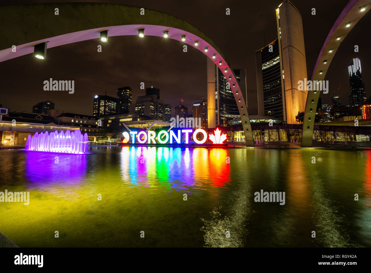 Lights toronto buildings night time hi-res stock photography and images ...
