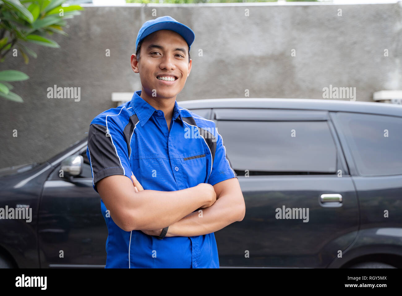 asian car mechanic smiling to camera Stock Photo - Alamy