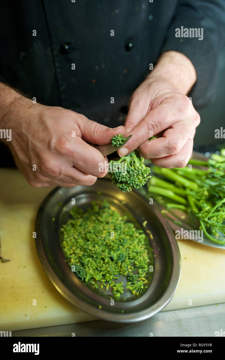 Preparation of vegetables in a restaurant Stock Photo - Alamy