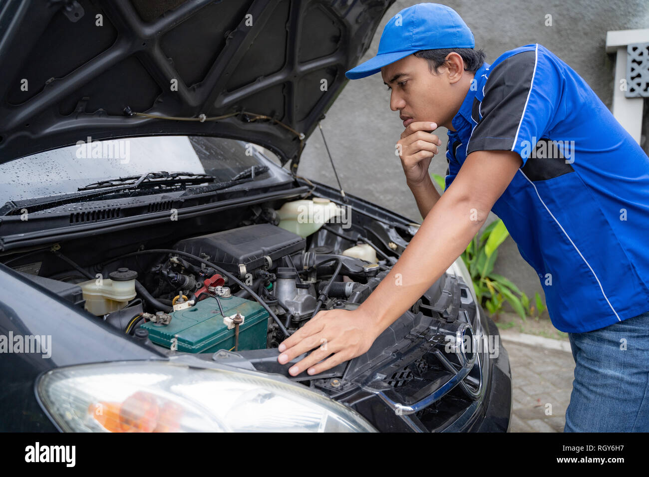 Mechanic doing diagnostic on car hi-res stock photography and images ...