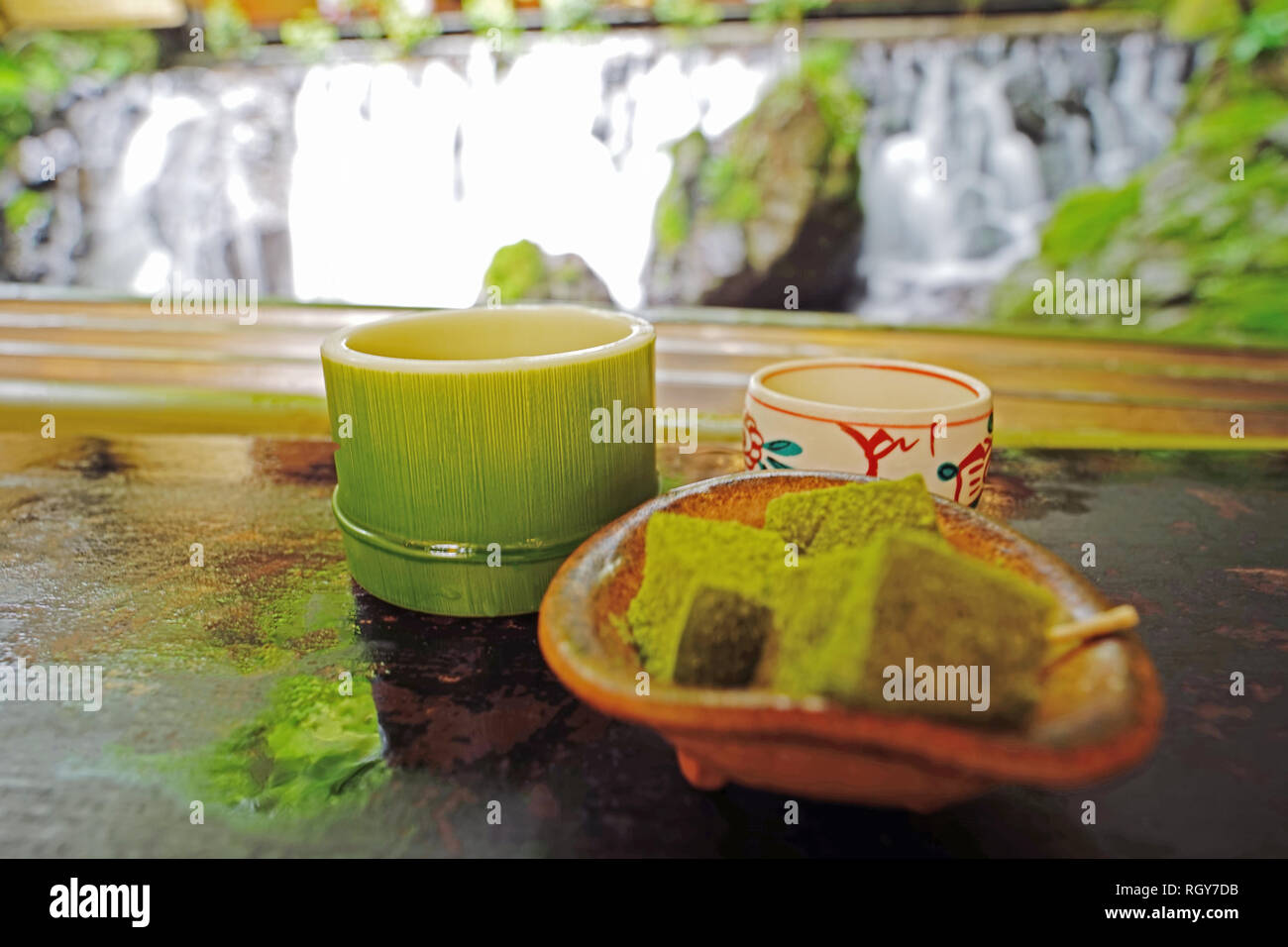 Traditional japanese desert hi-res stock photography and images - Alamy