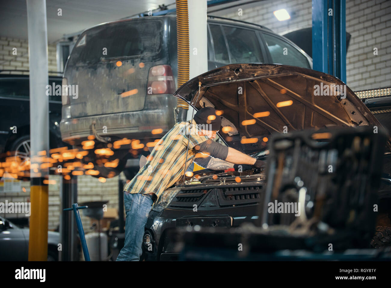 Hand adjusting fire hi-res stock photography and images - Alamy