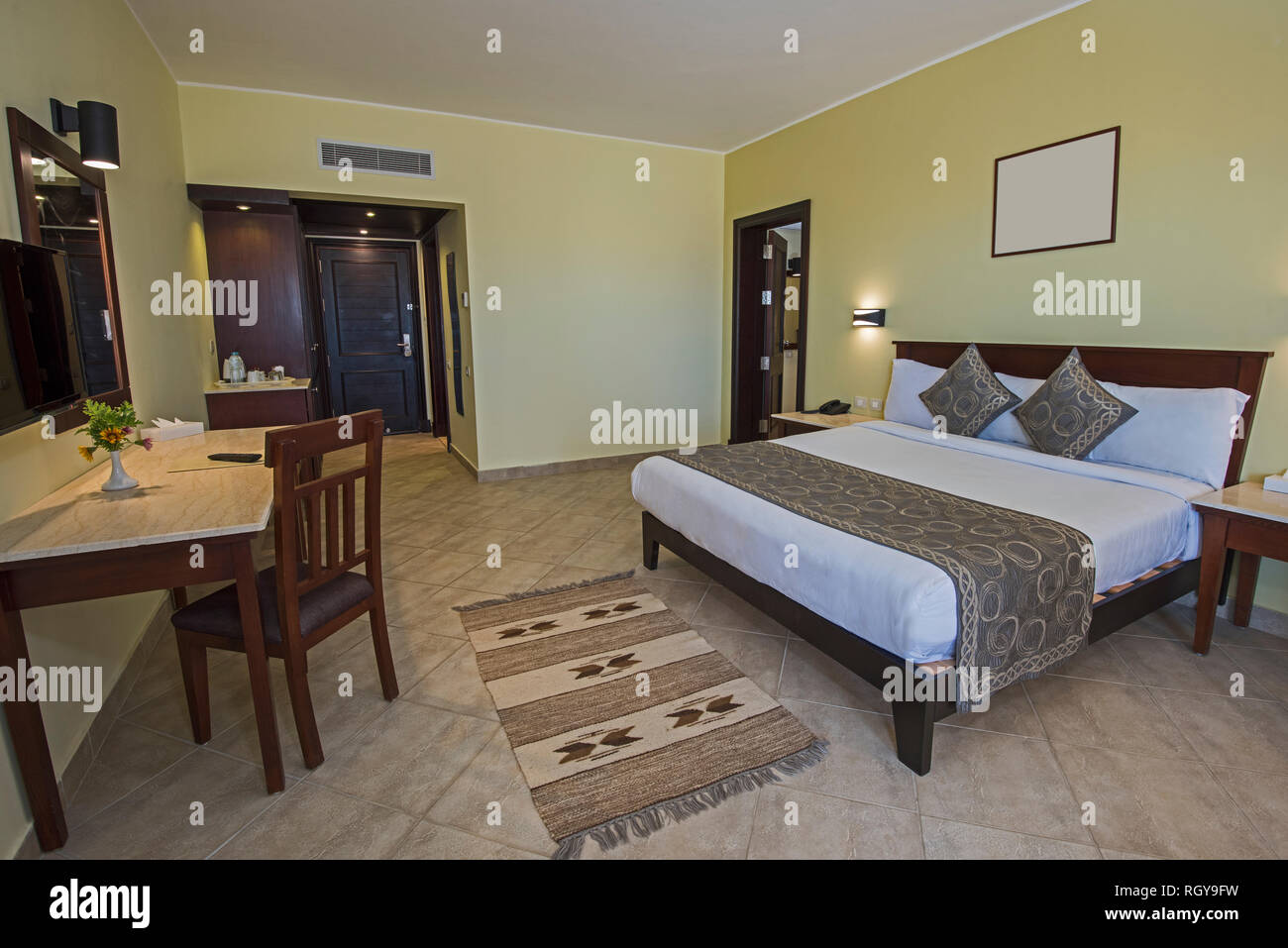 Double bed in suite of a luxury hotel room with adjoining area Stock ...