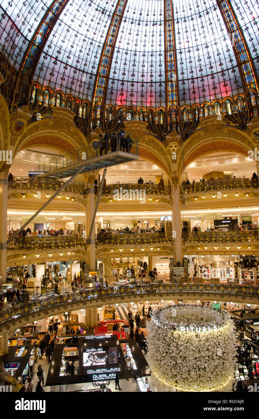 Luxury brands store paris hi-res stock photography and images - Alamy