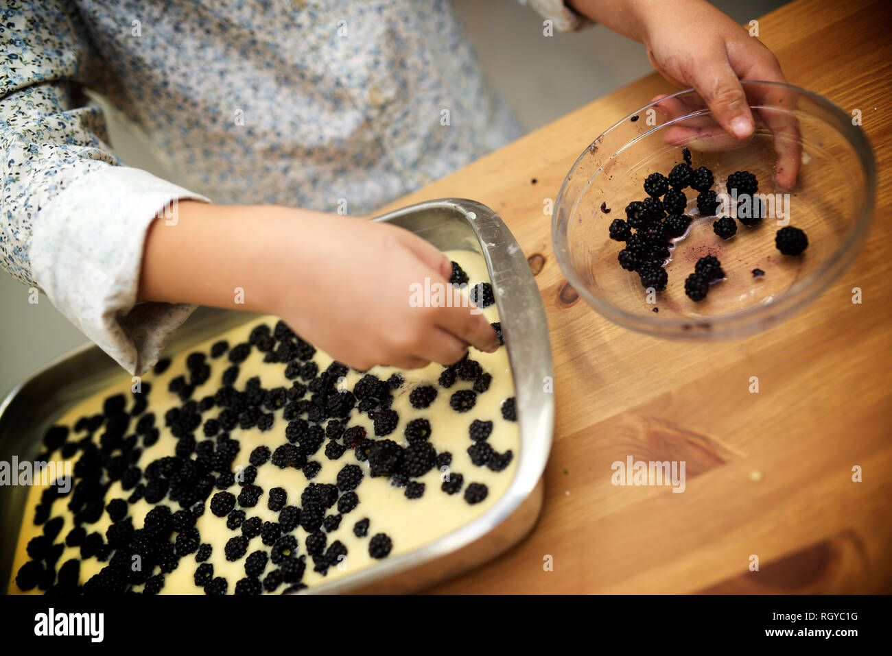 Little girl cooking a sponge cake Stock Photo - Alamy
