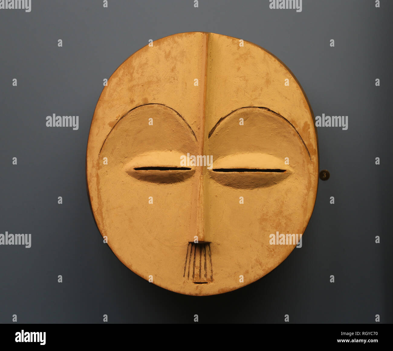 Tribal mask africa hi-res stock photography and images - Alamy