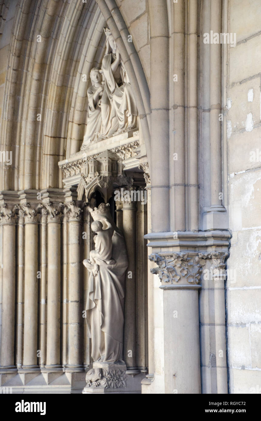 Rayonnant gothic architecture hi-res stock photography and images - Alamy