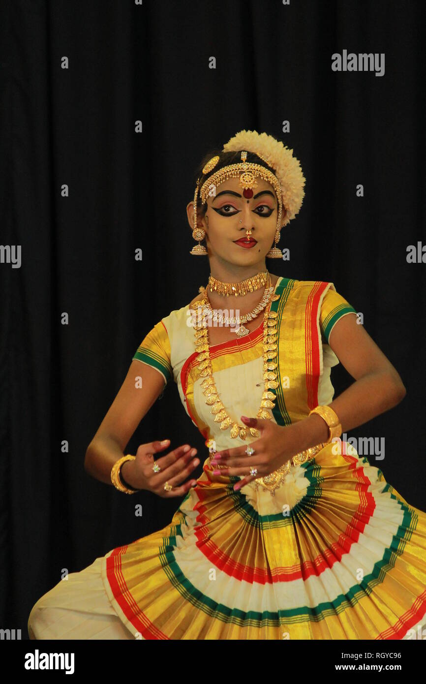 Mohiniyattam hi-res stock photography and images - Alamy