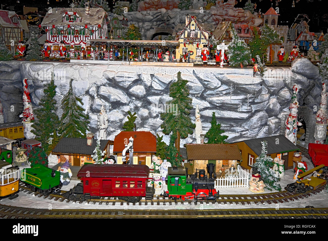 Toy train display hi-res stock photography and images - Alamy