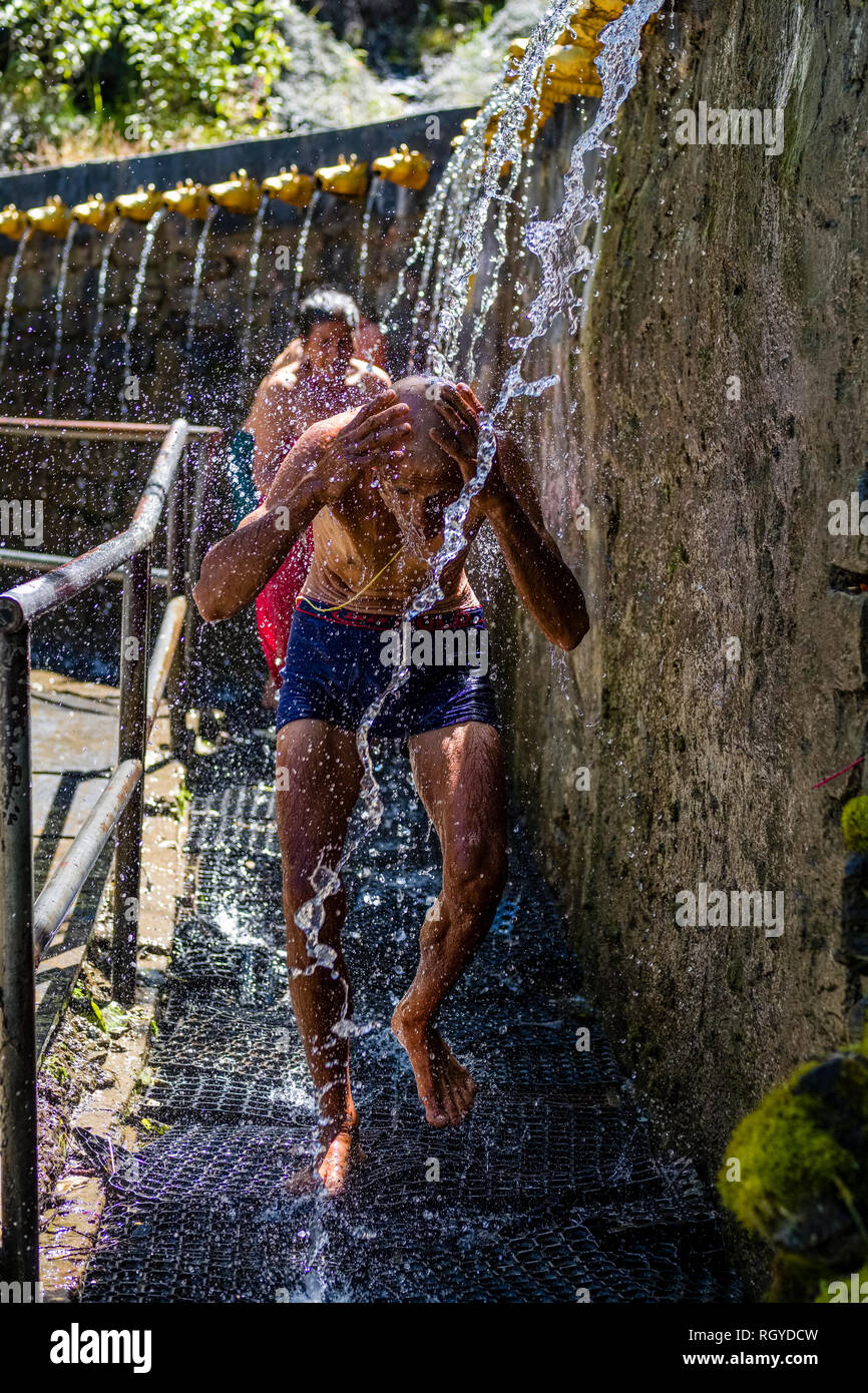 Man taking outdoor shower hi-res stock photography and images - Alamy