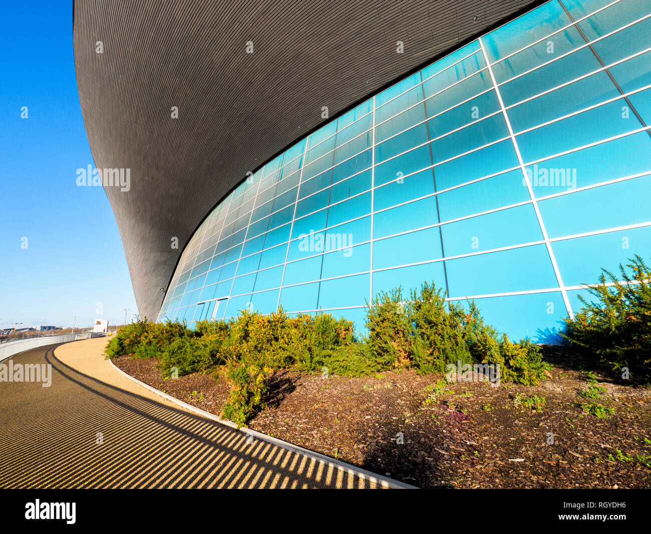 Aquatics centre london architecture hi-res stock photography and images ...
