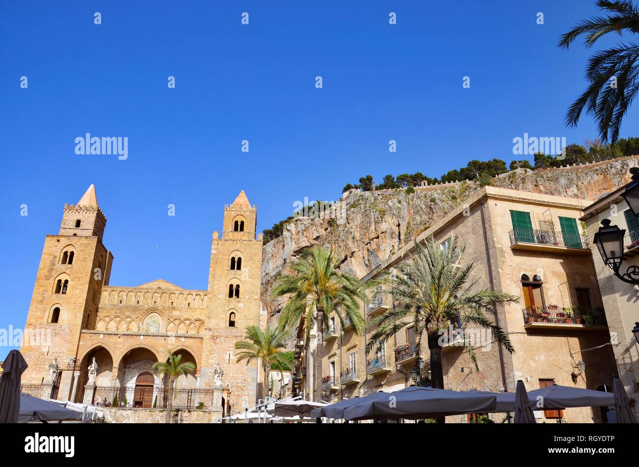 Medieval town of Cefalu in Sicily, Cathedral place Piazza Duomo ...