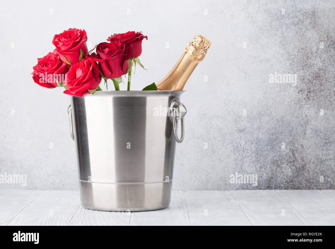 Valentine's day greeting card with red rose flowers bouquet and ...