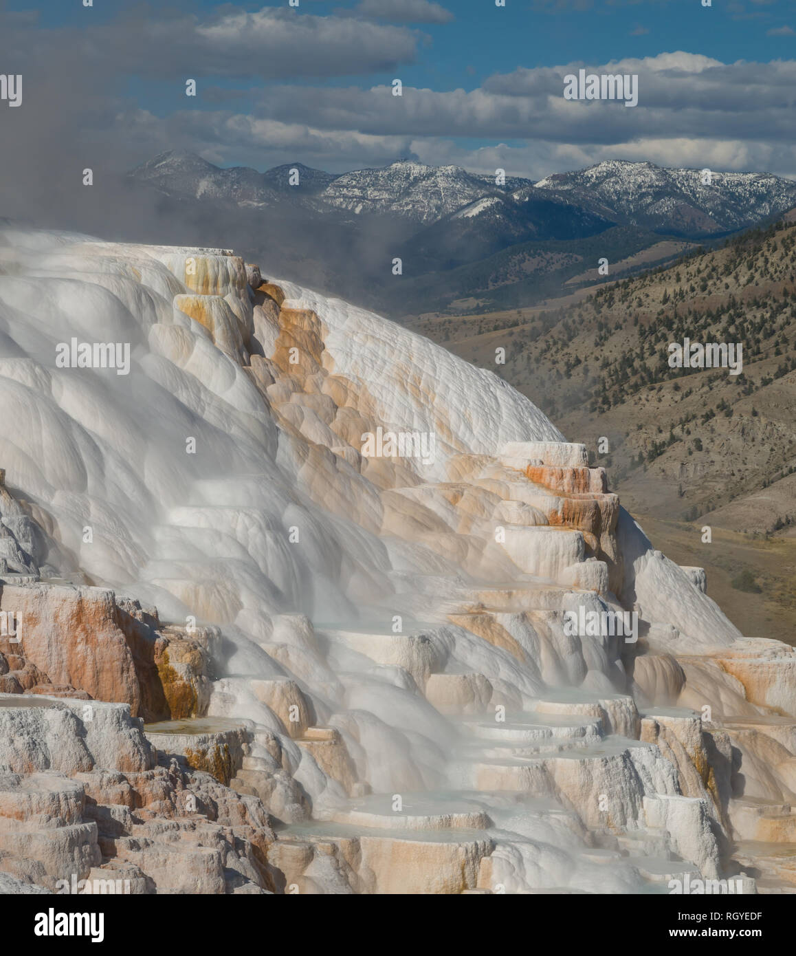 Hot springs and mountains hi-res stock photography and images - Alamy