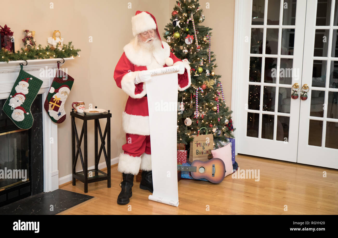 Santa naughty or nice list hi-res stock photography and images - Alamy
