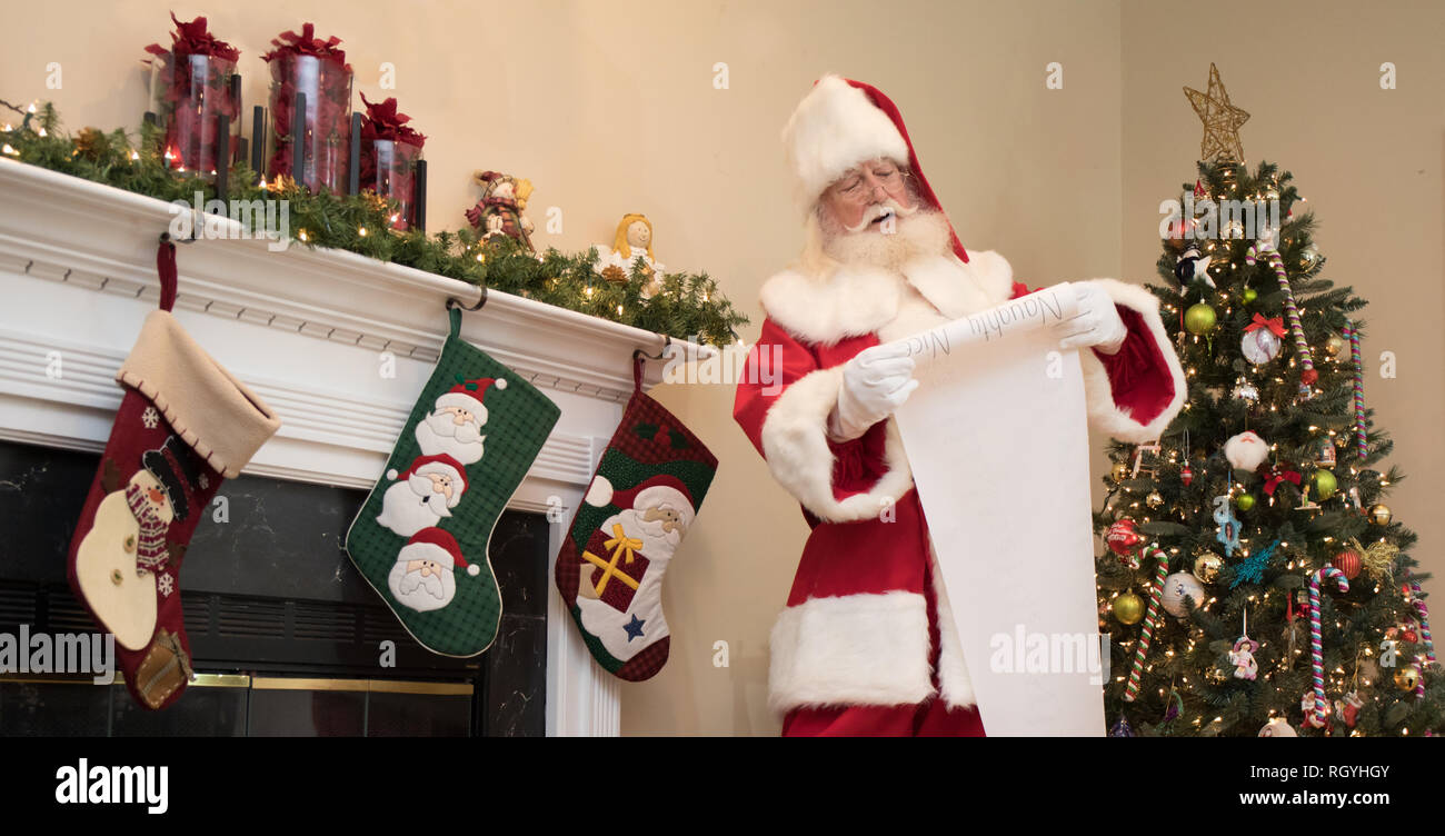 Santa naughty or nice list hi-res stock photography and images - Alamy