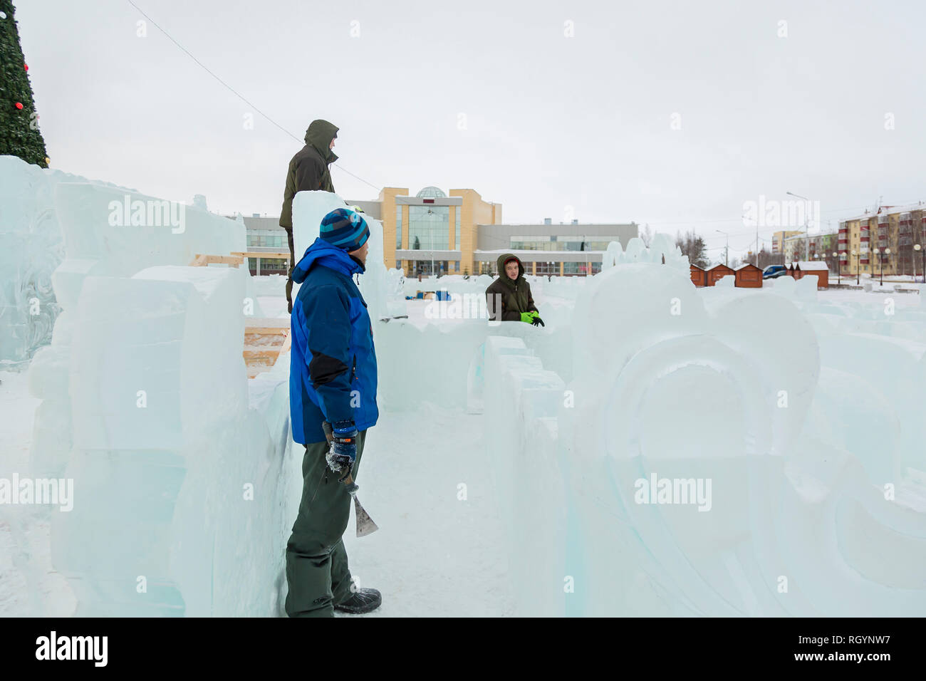 Ice camp workers hi-res stock photography and images - Alamy