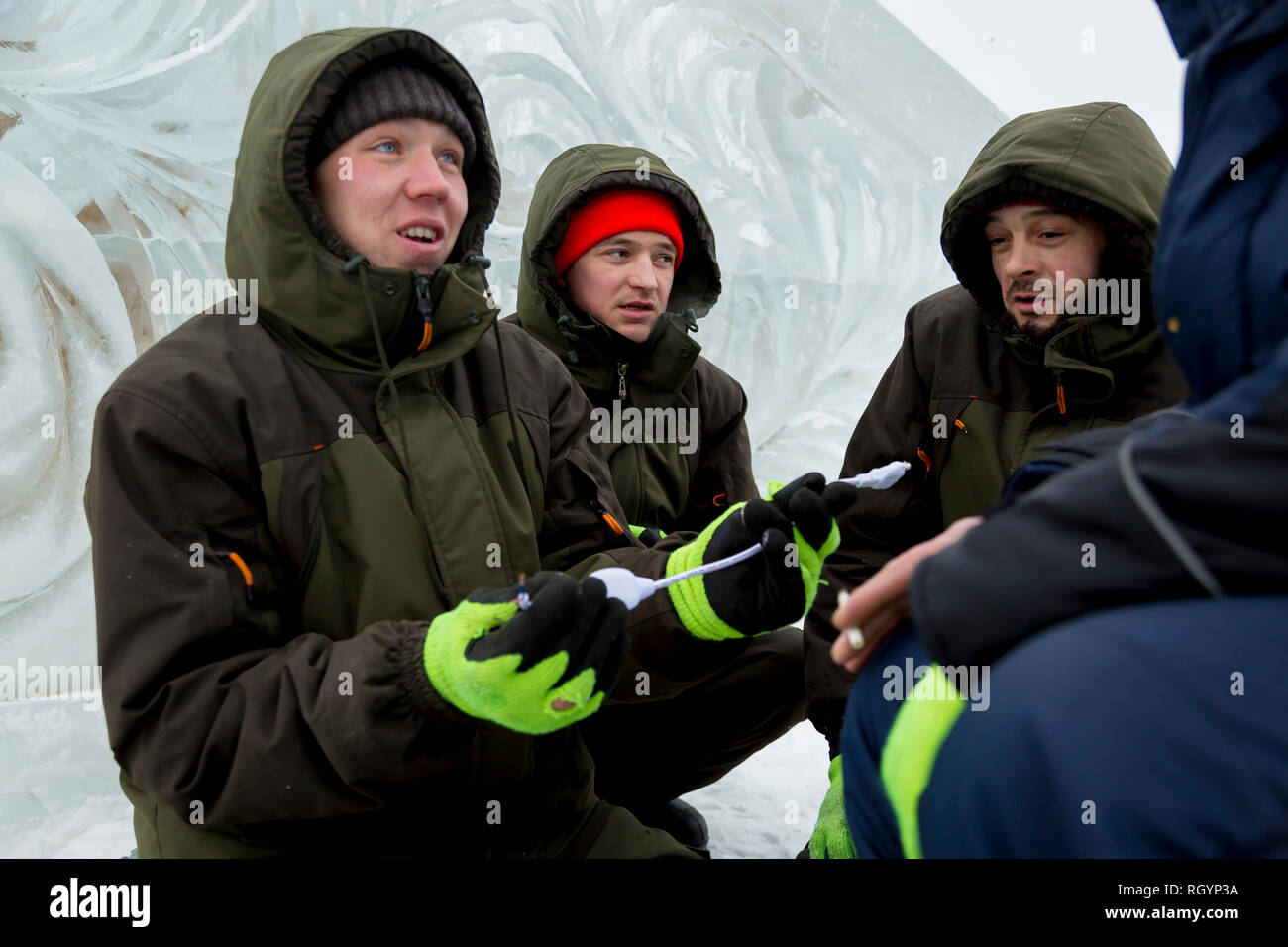 Workers on the construction of an ice camp discuss a plan Stock Photo ...