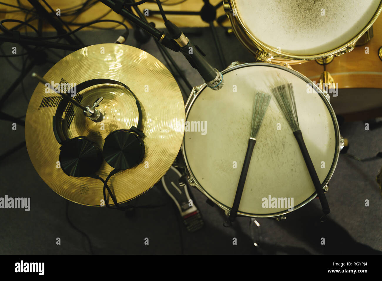 Drum kit studio hi-res stock photography and images - Alamy
