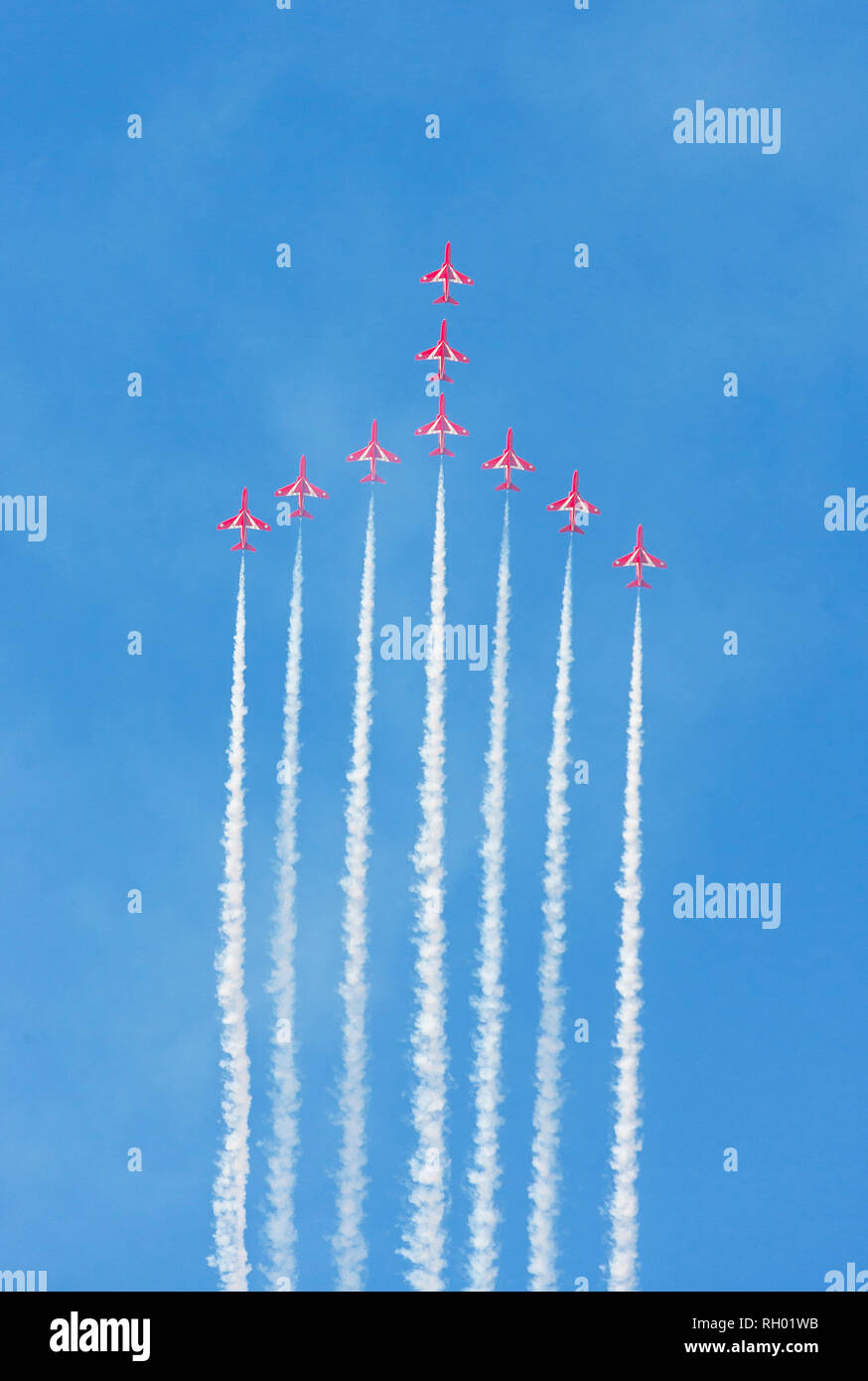 Uae aerobatic squadron hi-res stock photography and images - Alamy