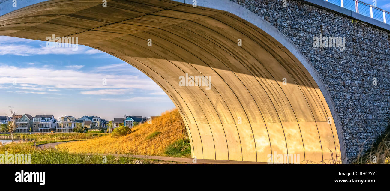 Arched bridge in Oquirrh Lake with path underneath Stock Photo - Alamy
