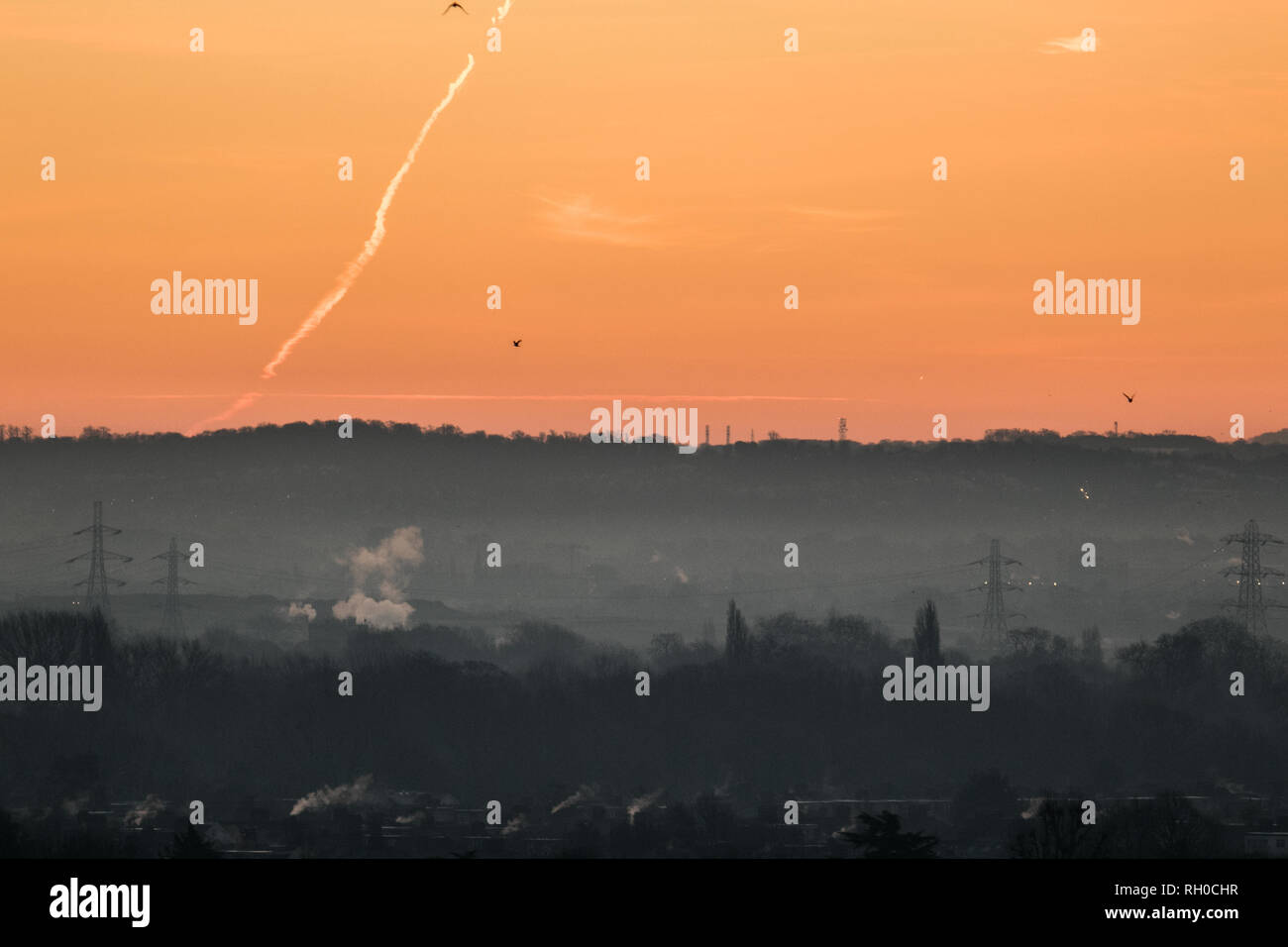 London, UK. 31st Jan, 2019. A colourful sunrise in Wimbledon on a ...