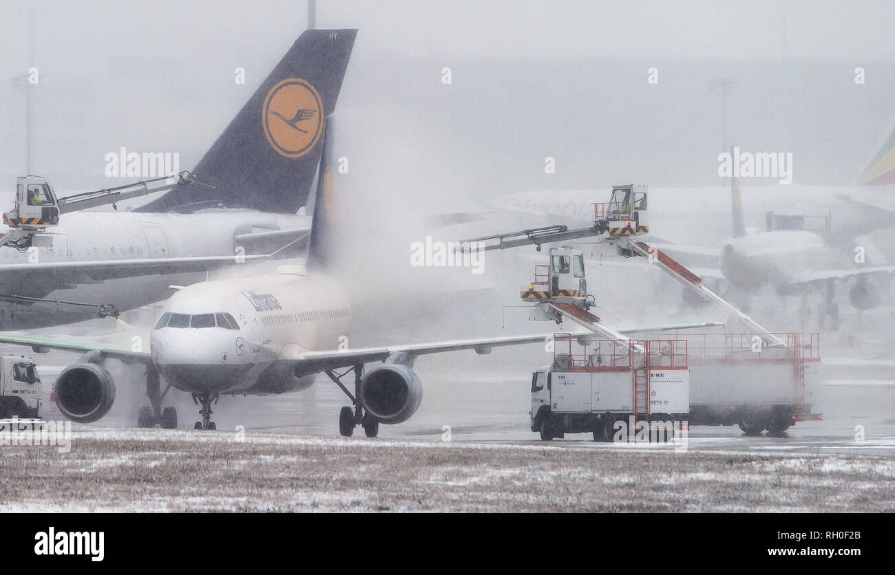 Frankfurt, Germany. 31st Jan 2019. A passenger aircraft is de-iced at ...
