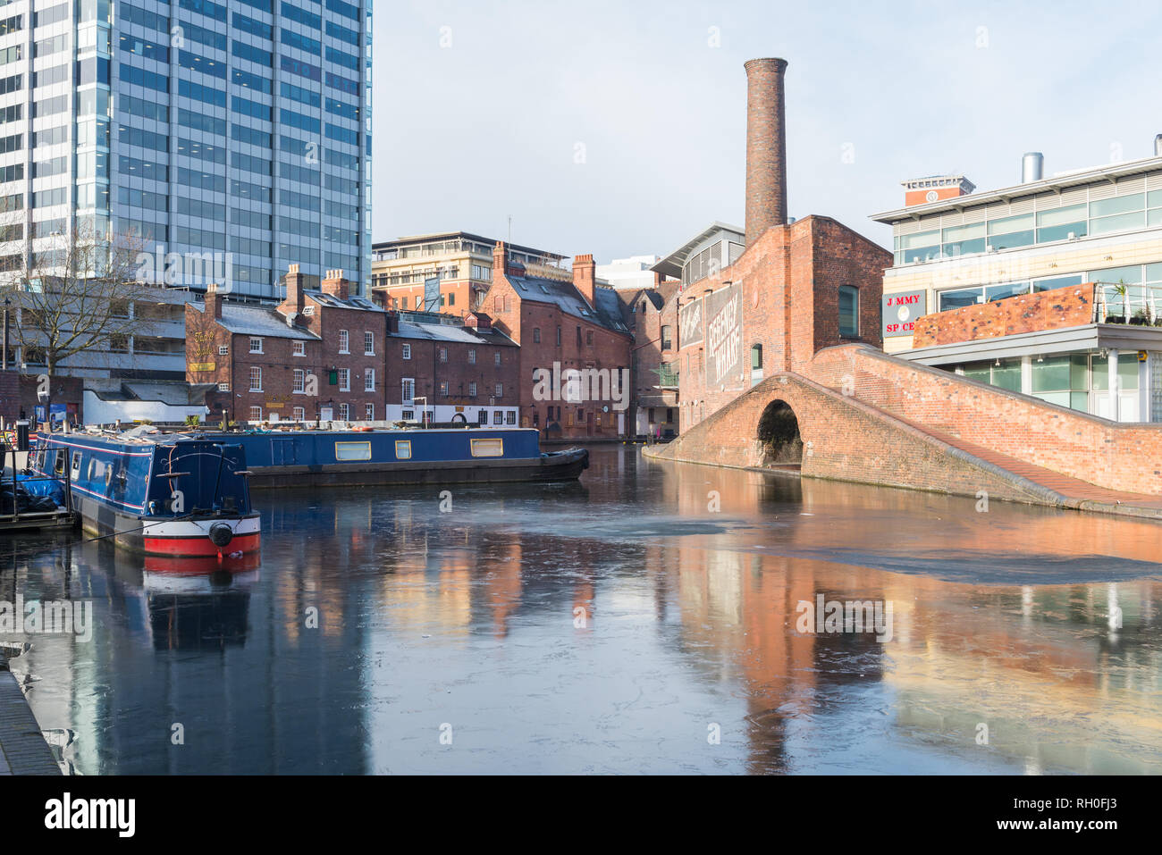 Birmingham, UK. 31st Jan, 2019. UK Weather: As a result of plummeting ...