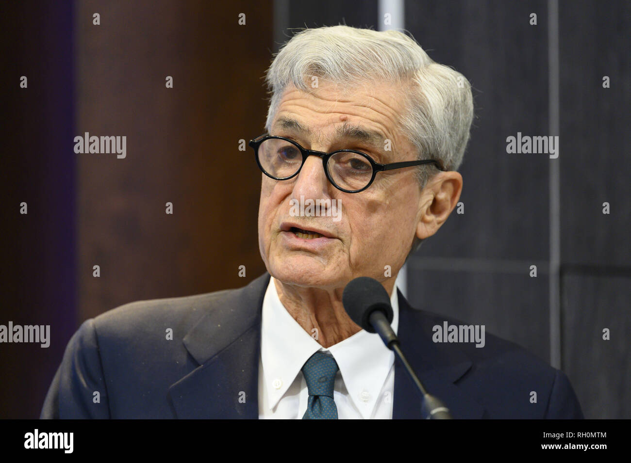 Secretary of treasury robert rubin hi-res stock photography and images ...