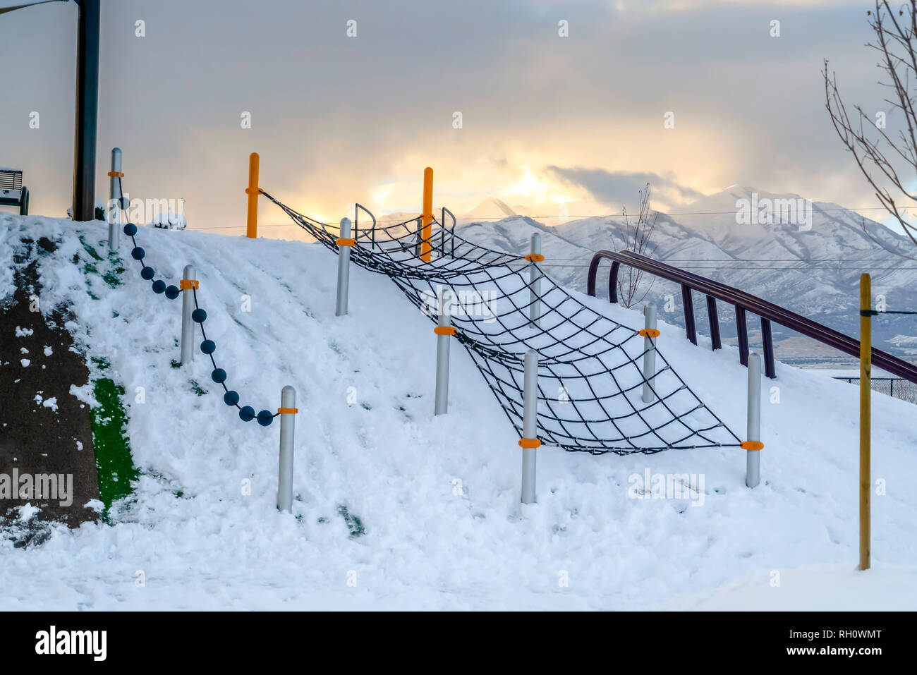 Climbing a rope net hi-res stock photography and images - Alamy