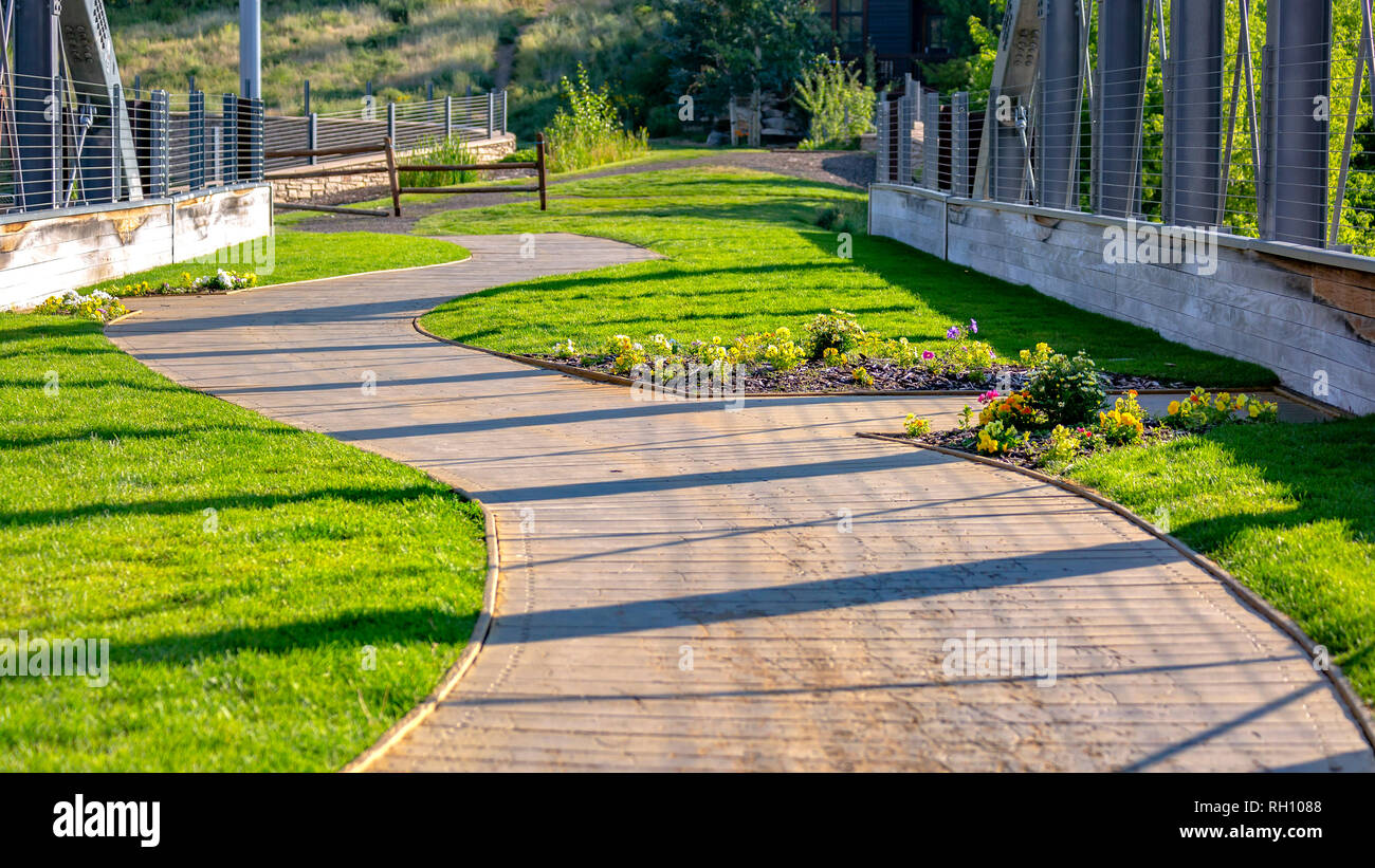 Curving grass pathway hi-res stock photography and images - Alamy