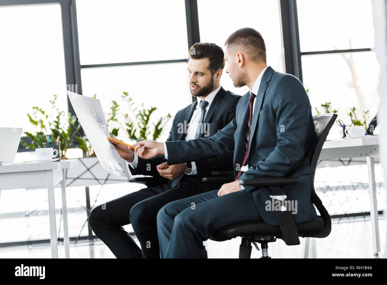 Newspaper office interior hi-res stock photography and images - Alamy