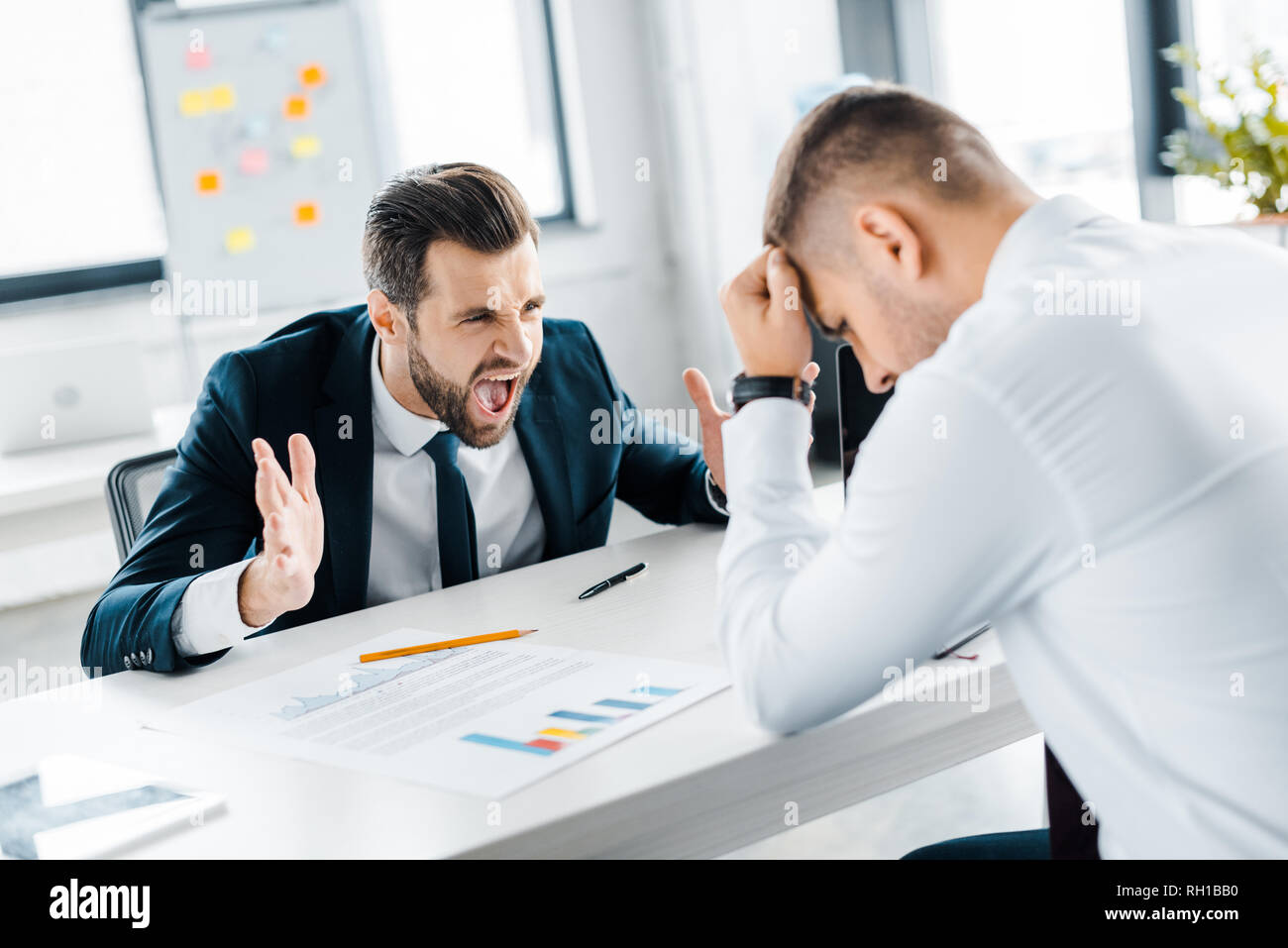 Man yelling office hi-res stock photography and images - Alamy