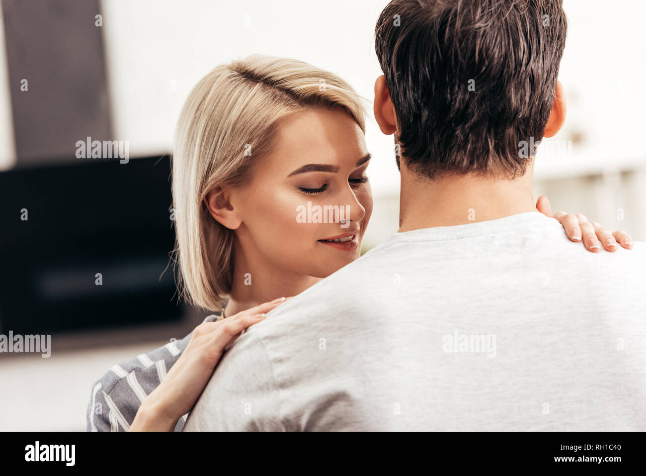 Romantic boyfriend and girlfriend hi-res stock photography and images ...