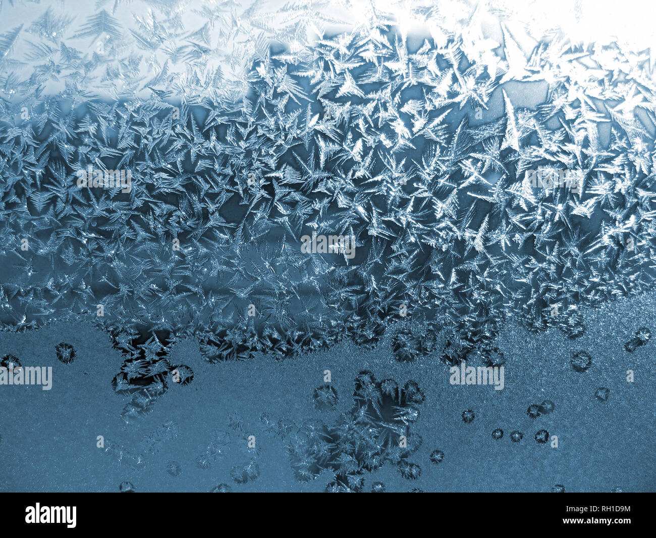 Natural ice pattern of winter window glass Stock Photo - Alamy
