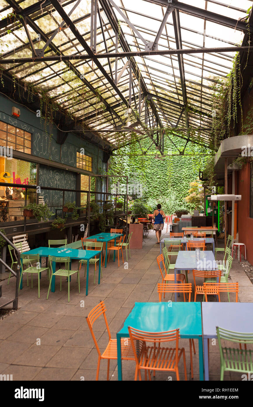 Isola milan hi-res stock photography and images - Alamy