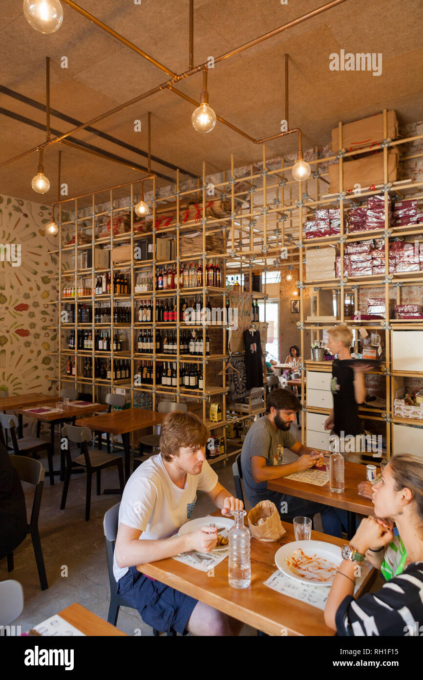 Restaurant Taglio, people eating, milan, italy Stock Photo - Alamy