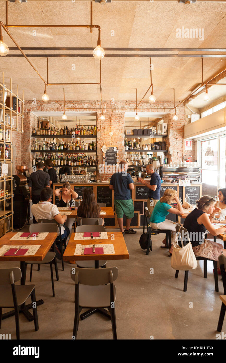 Taglio restaurant hi-res stock photography and images - Alamy