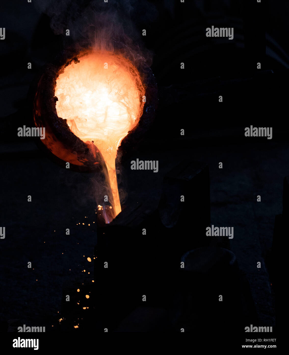 Bronze foundry hi-res stock photography and images - Alamy