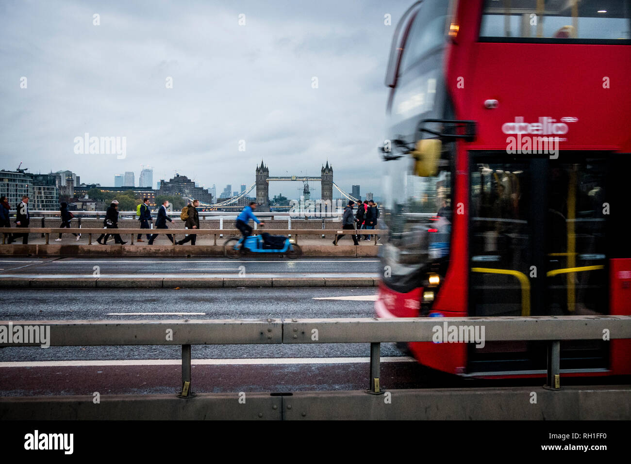 Driving london bridge hi-res stock photography and images - Alamy