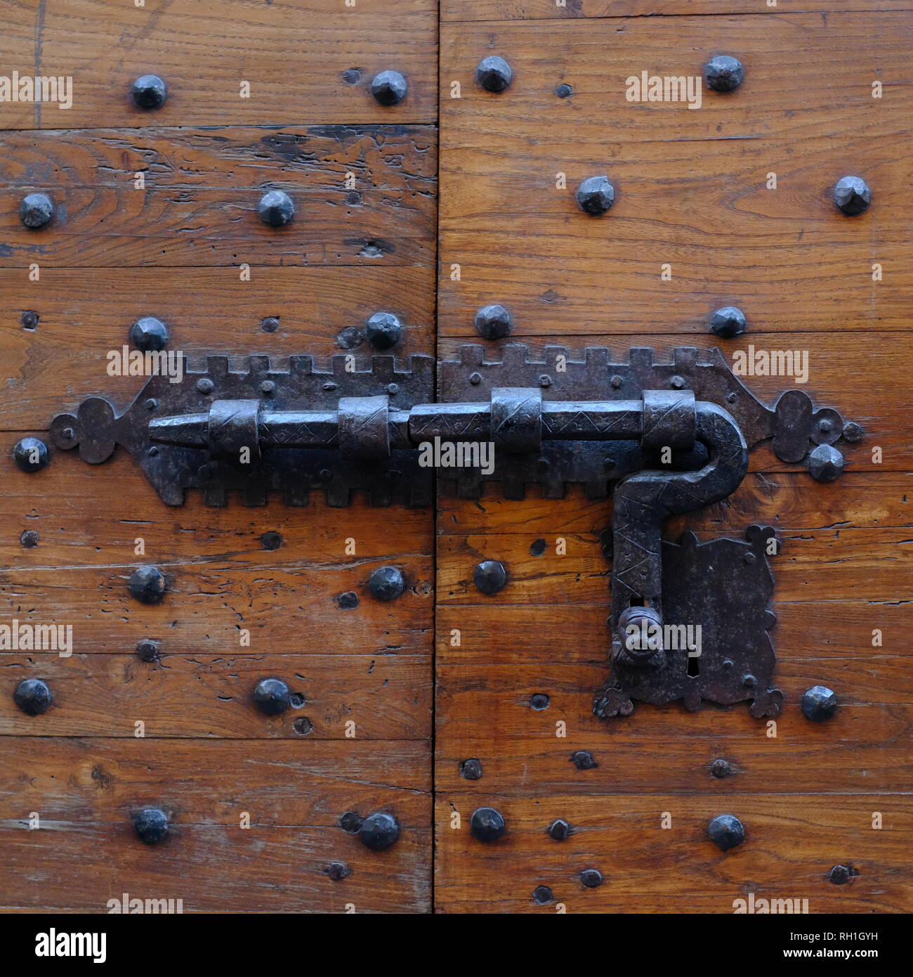 Florence carved wooden doors hi-res stock photography and images - Alamy