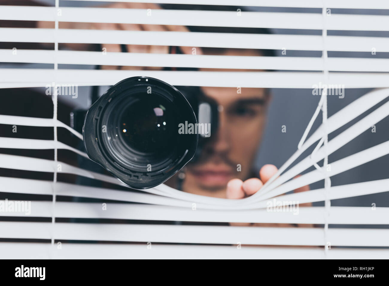 Peeking through blinds hi-res stock photography and images - Alamy