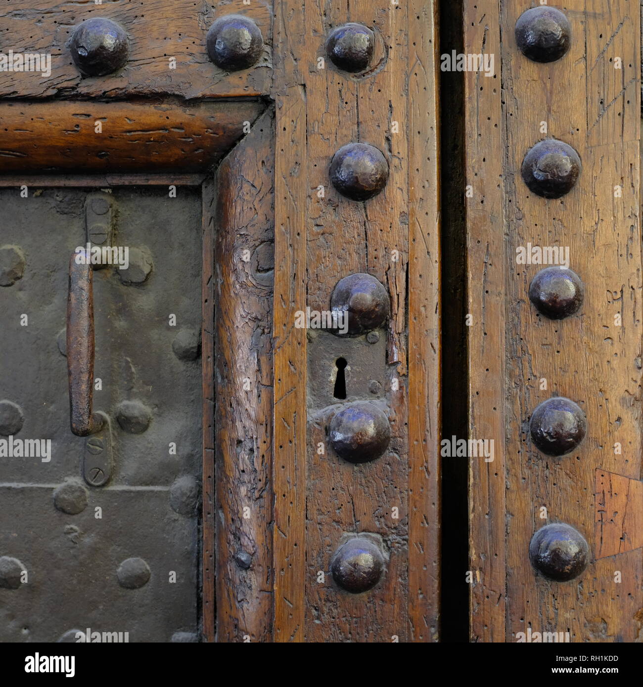 Florence carved wooden doors hi-res stock photography and images - Alamy