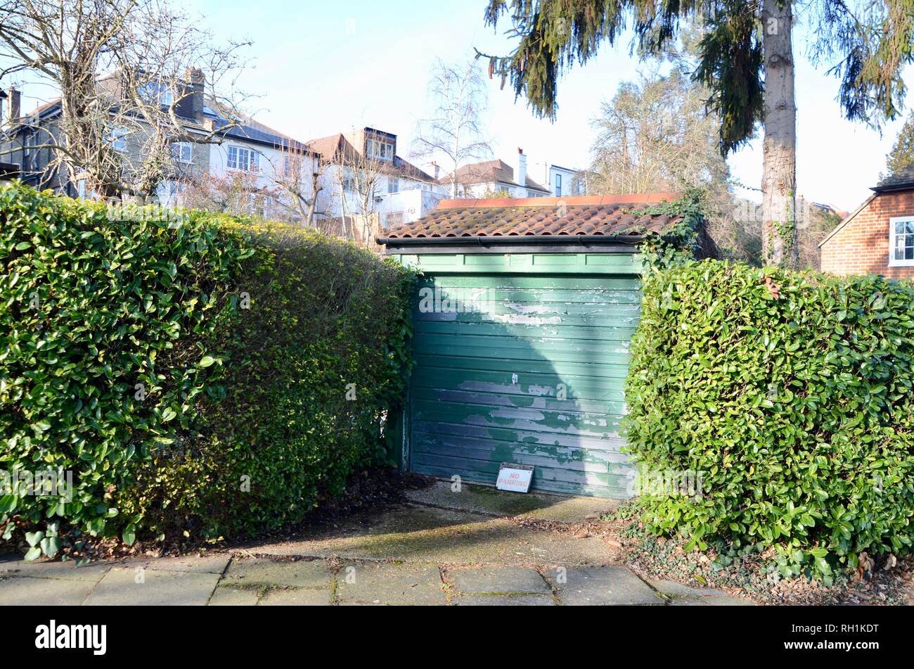 Uk garage 1950's hi-res stock photography and images - Alamy
