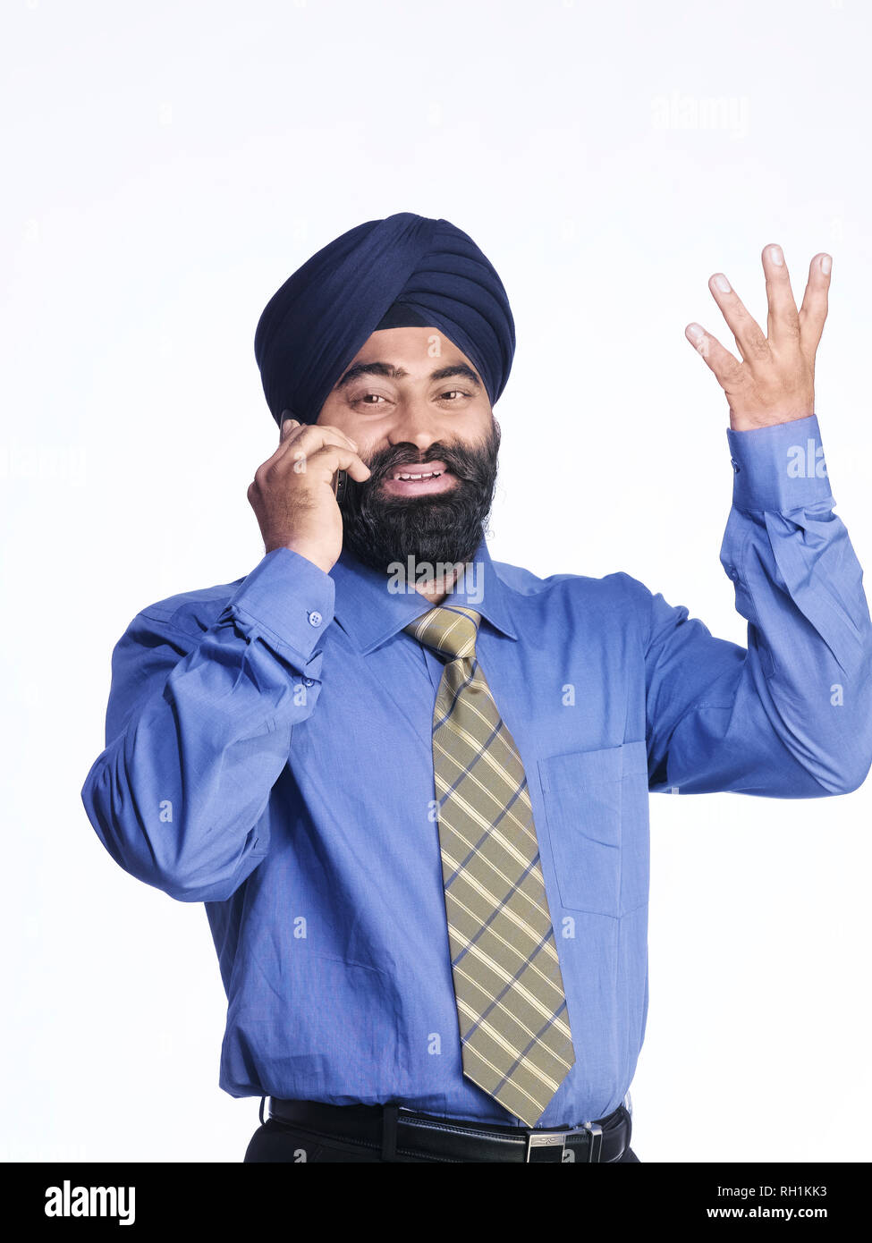 PORTRAIT OF A SIKH SARDAR MAN TALKING ON MOBILE Stock Photo - Alamy