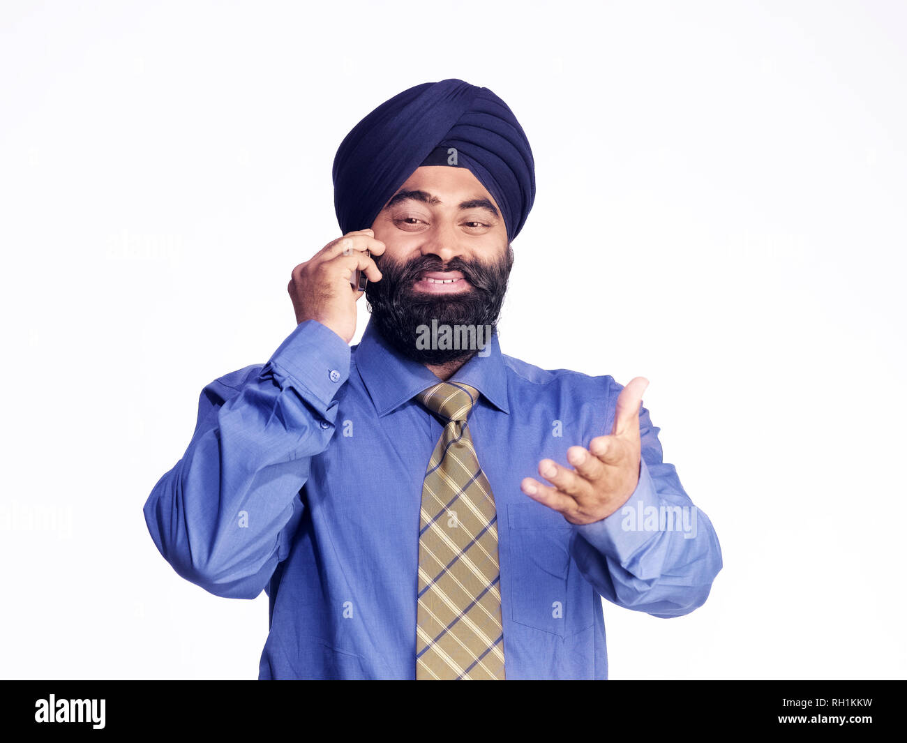 PORTRAIT OF A SIKH SARDAR MAN TALKING ON MOBILE Stock Photo - Alamy