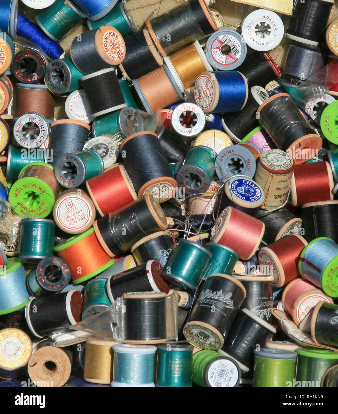 Stich thread hi-res stock photography and images - Alamy