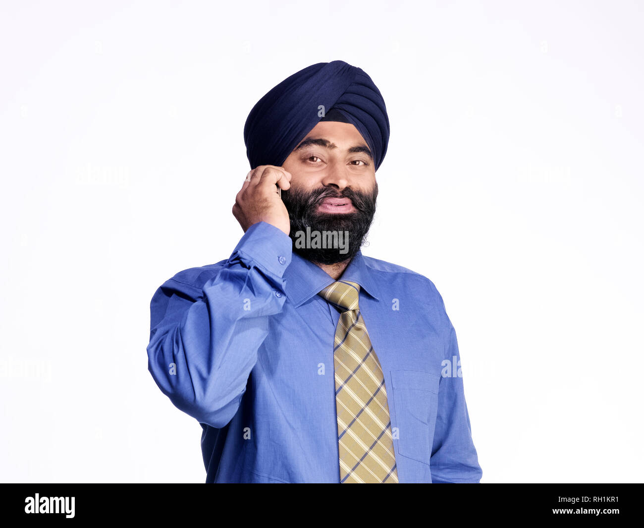 PORTRAIT OF A SIKH SARDAR MAN TALKING ON MOBILE Stock Photo - Alamy
