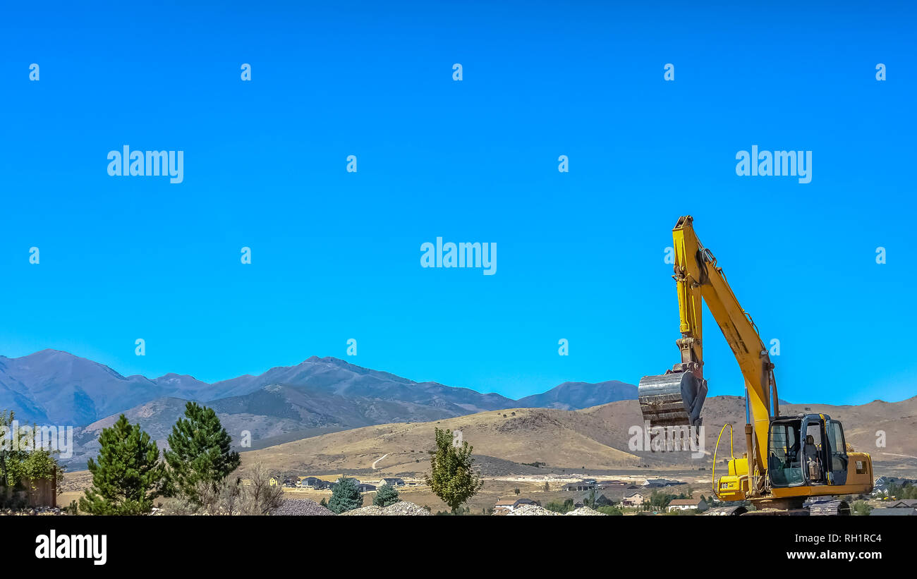 Heavy duty construction vehicle in Eagle Mountain Stock Photo - Alamy