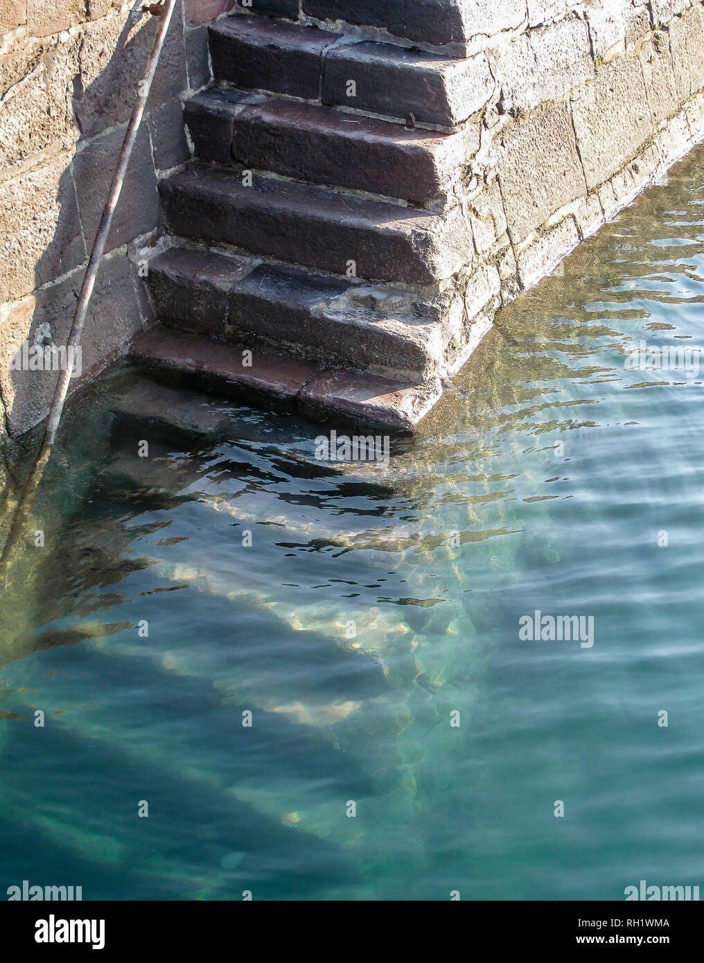 Stone Steps above and below the turquoise water in Tidal Harbour Stock ...